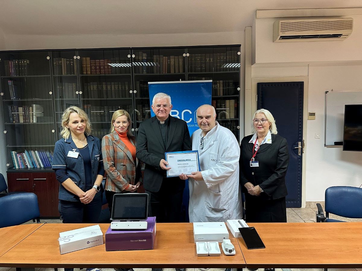 Nova donacija Riječke nadbiskupije KBC-u Rijeka - monitor respiratorne funkcije za reanimaciju ...
