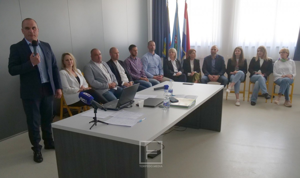 [FOTO/VIDEO] Kandidat za načelnika Kostrene Ante Vičević predstavio ...