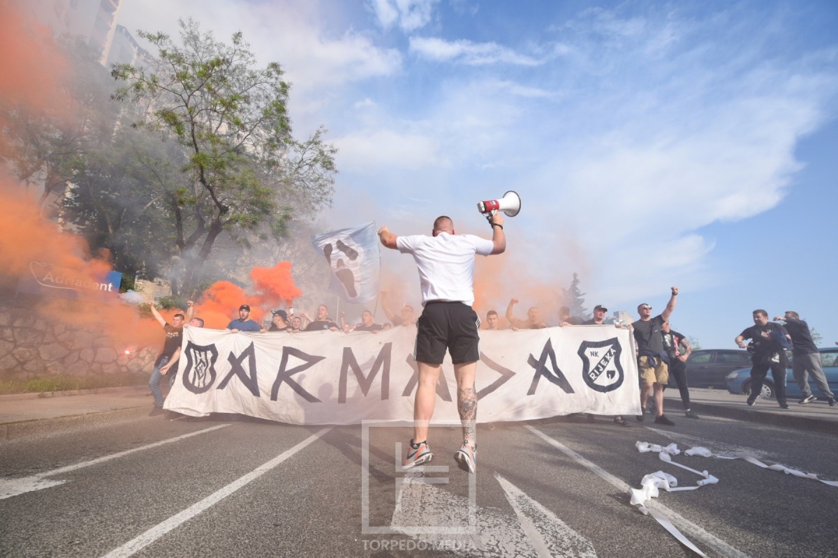 [VIDEO] Korteo Armade do kampa na Rujevici