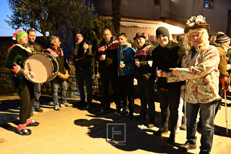 [VIDEO/FOTO] U Frlaniji podignut pust Tondin: čuvar domaće besede i ...