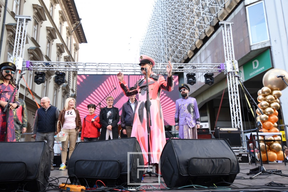 [VIDEO/FOTO] Mama ŠČ uživo na Korzu: Let3 stigao u Rijeku, dočekali ih ...