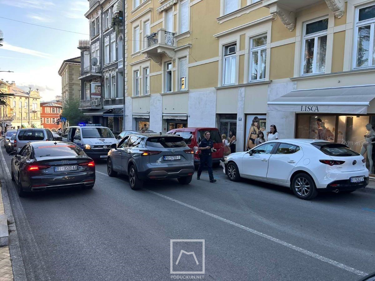 Pijana vozačica u Opatiji 'pomela' parkirane automobile, blokada prometa u centru