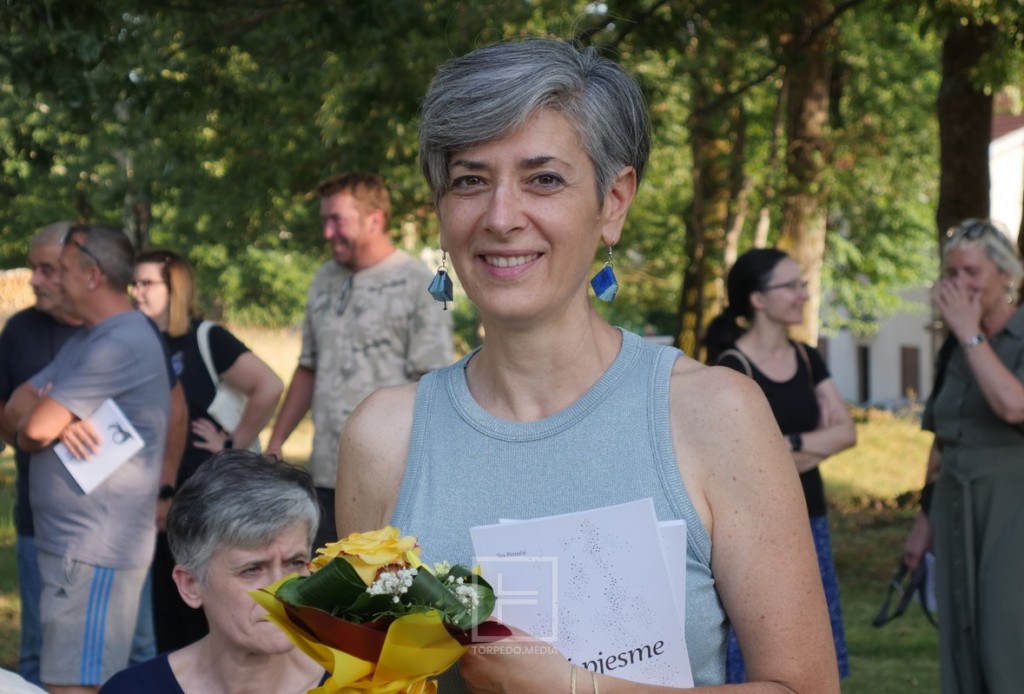 [FOTO/VIDEO] Tea Perinčić predstavila zbirku ljubavne poezije 'Ni ...